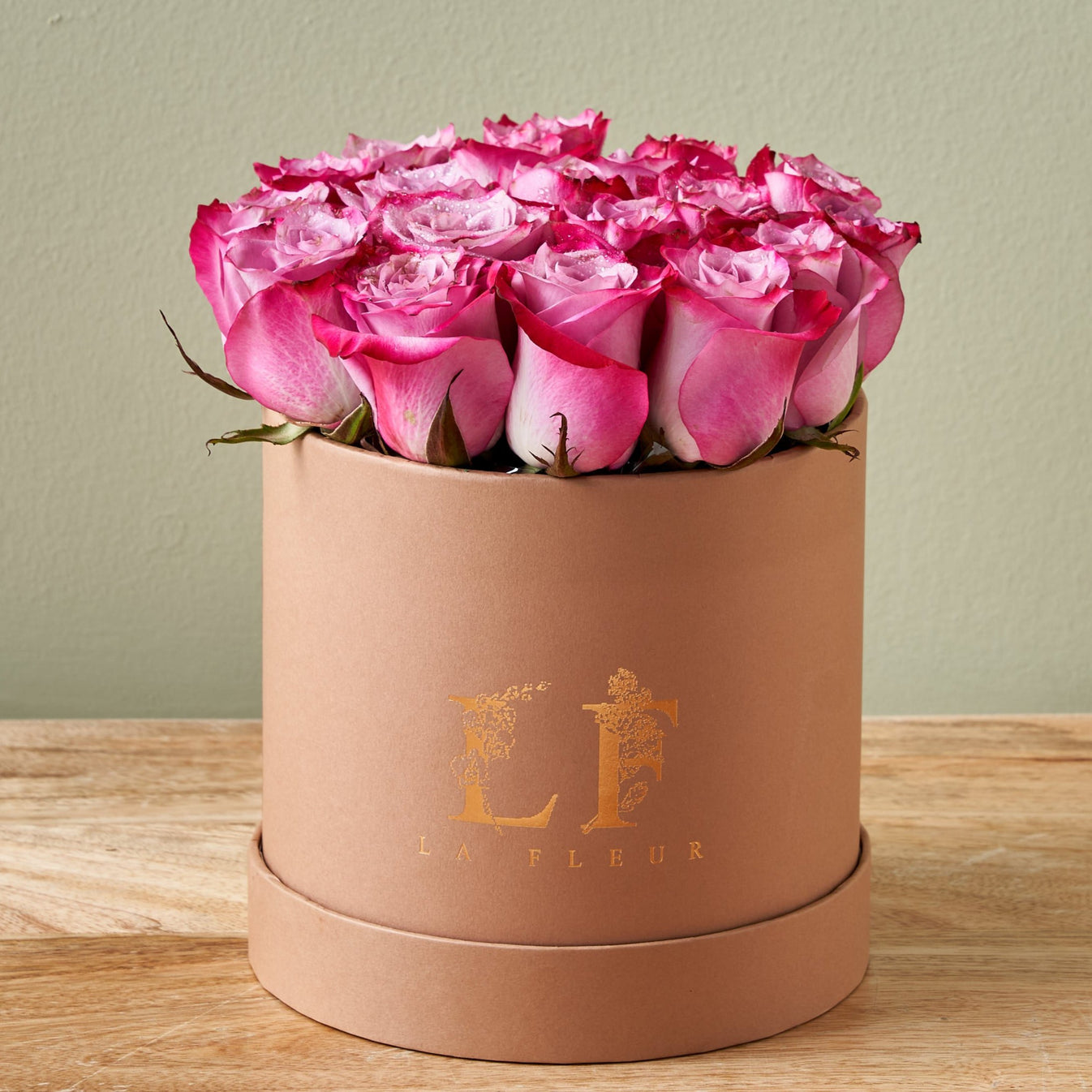 20 Pink Roses in Signature Box - Elegant Floral Gift | Dubai Delivery